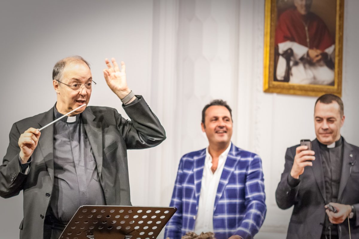 Mons. Marco Frisina congregó a más de 250 cantores en el Seminario ...
