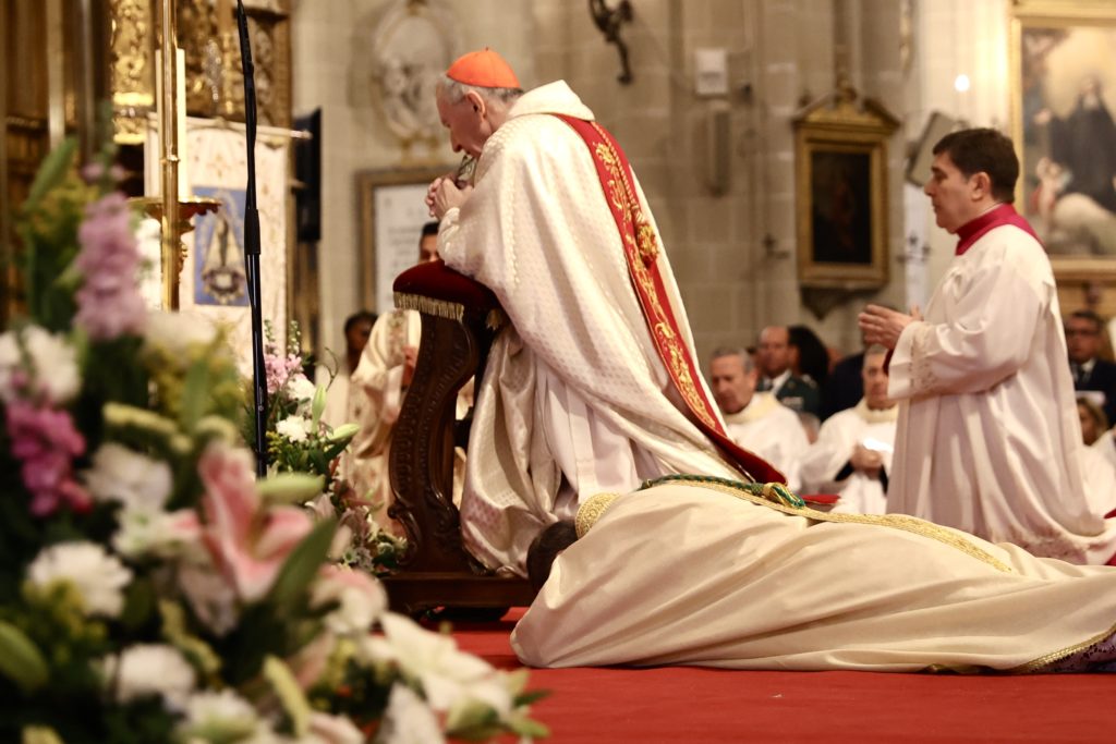 Mons. Alejandro Arellano Cedillo ha recibido la ordenación episcopal en ...